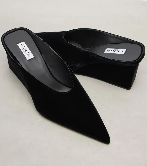 Alaïa Cube 75 Velvet Wedge Mules - Black