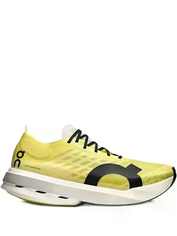 On Cloudboom Strike Sneakers - Yellow