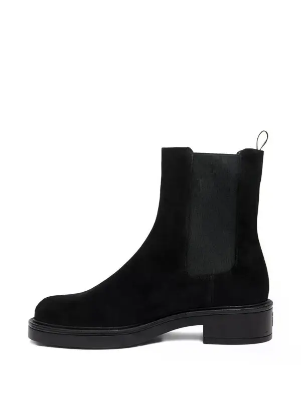 STUART WEITZMAN Celia Chelsea Boots