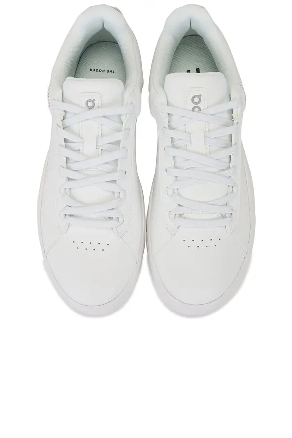On The Roger Advantage Sneakers - White