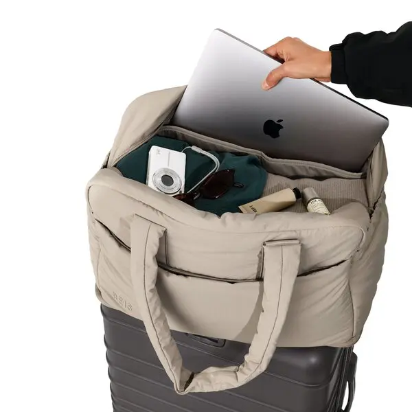BEIS The Air Duffle