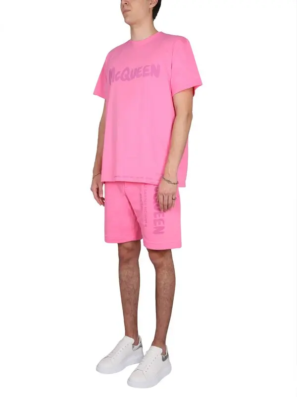 Alexander McQueen Bermuda Shorts With Logo Print - Fuchsia
