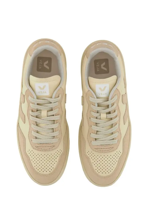 VEJA V-90 Sneaker