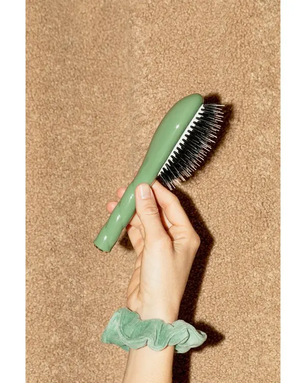 LA BONNE BROSSE N.02 The Small Essential Care & Detangling Hair Brush Almond Green - No Color
