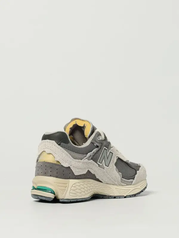 NEW BALANCE 2002r Sneakers - Grey