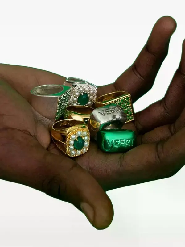 VEERT Square Gemstone Ring