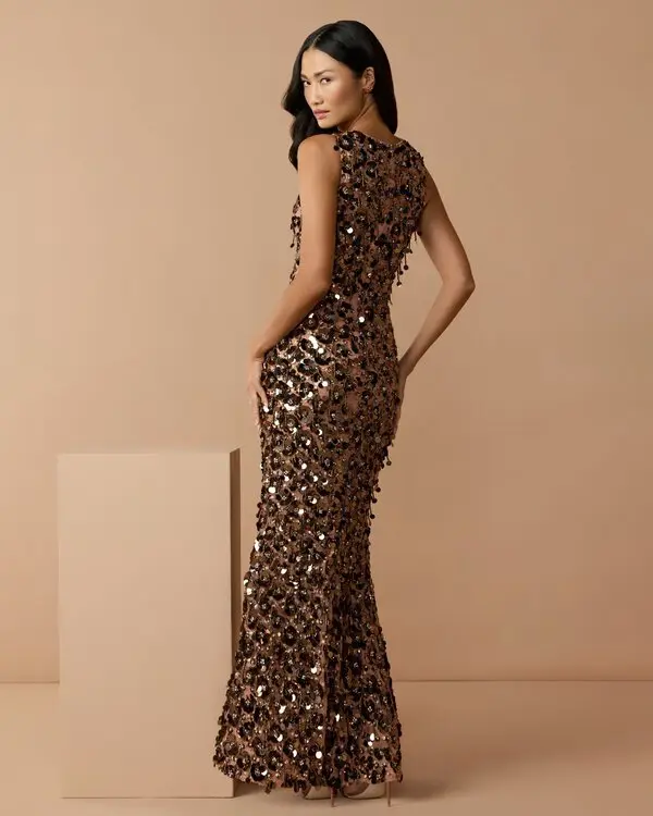MAC DUGGAL COLLECTION Sequin Embellished Sleeveless Gown With Beaded Fringe