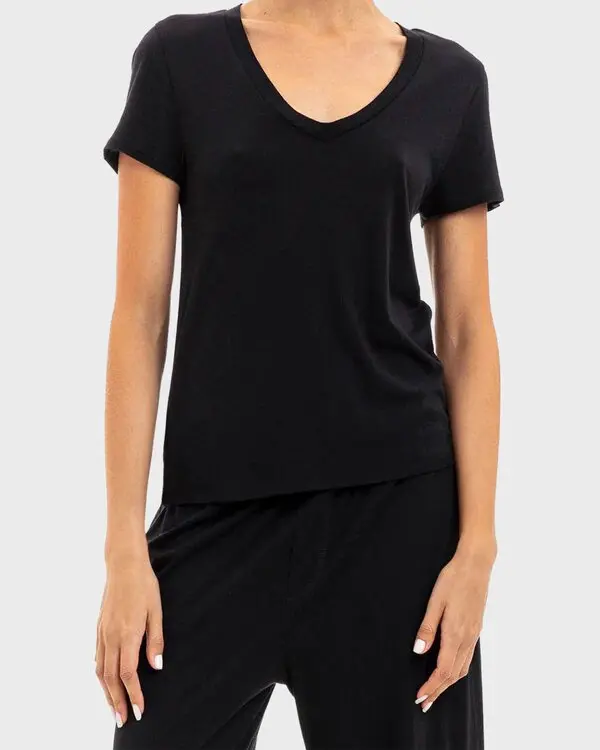 Eterne V-neck T-shirt - Black