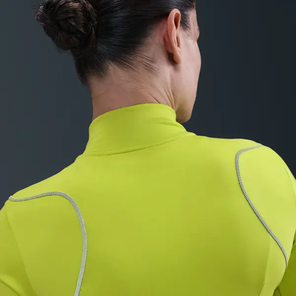 Nike Swift Therma-fit Adv 1/4-zip Running Top With Reflective Accents - Green