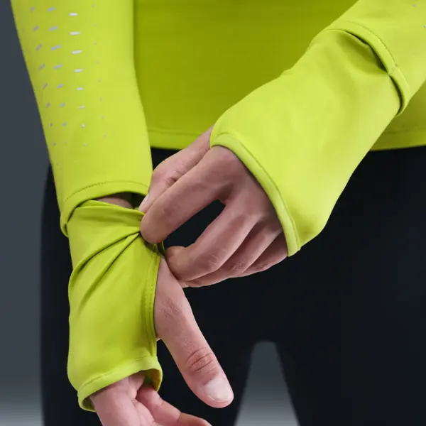 Nike Swift Therma-fit Adv 1/4-zip Running Top With Reflective Accents - Green