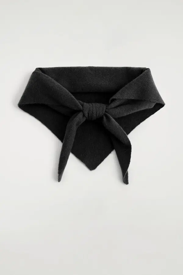 Cos Cashmere Triangle Scarf - Black