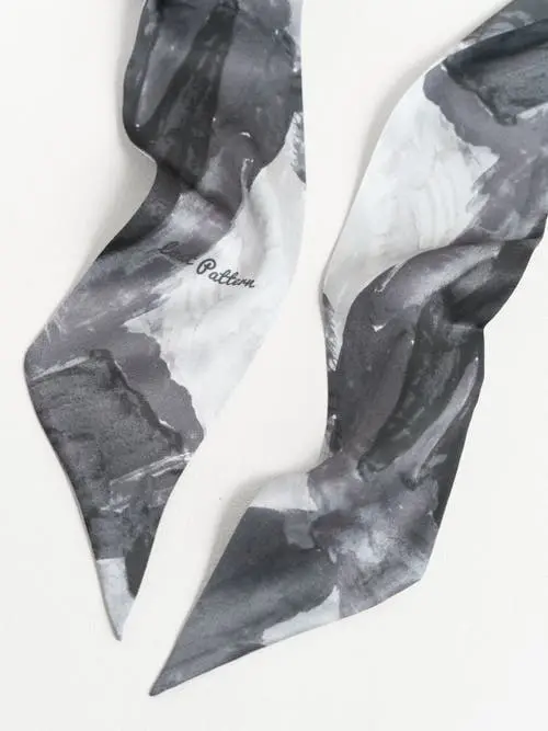 LOST PATTERN Himalaya" Silk Neck Bow Scarf - Grey
