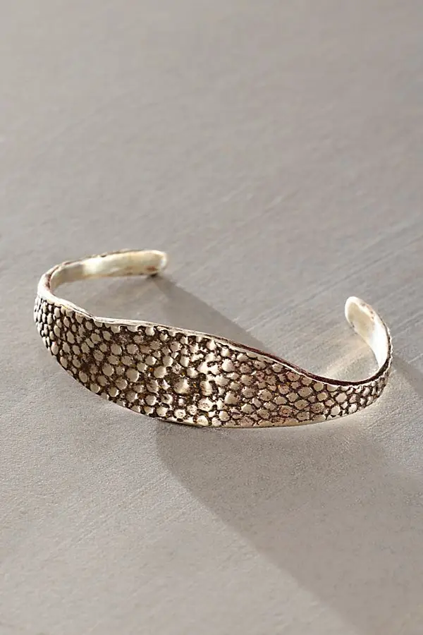 LAUREN WOLF Stingray Cuff