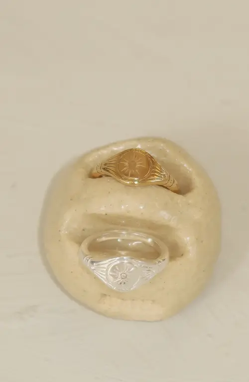 JOIANA JEWELRY Engraved Signet Ring