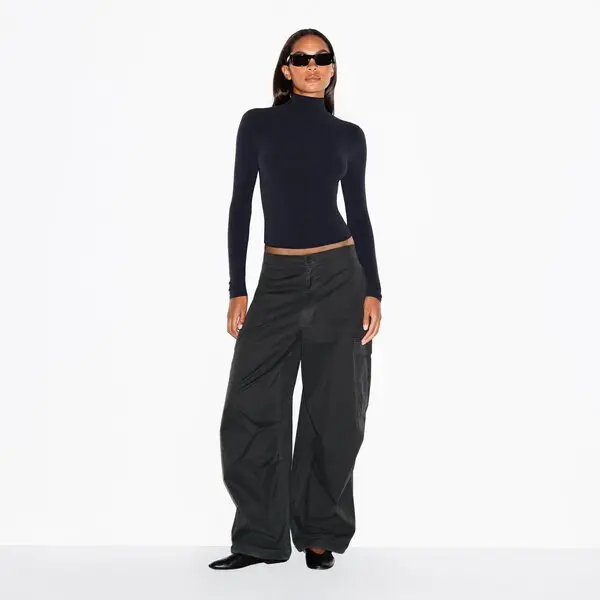 SKIMS Outdoor Woven Oversized Cargo Pant - Onyx