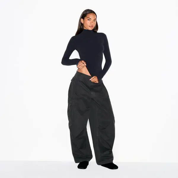 SKIMS Outdoor Woven Oversized Cargo Pant - Onyx