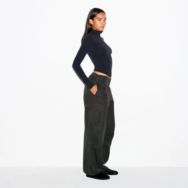 SKIMS Outdoor Woven Oversized Cargo Pant - Onyx