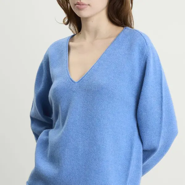 NOTHING WRITTEN Cerin Deep V-neck Pullover