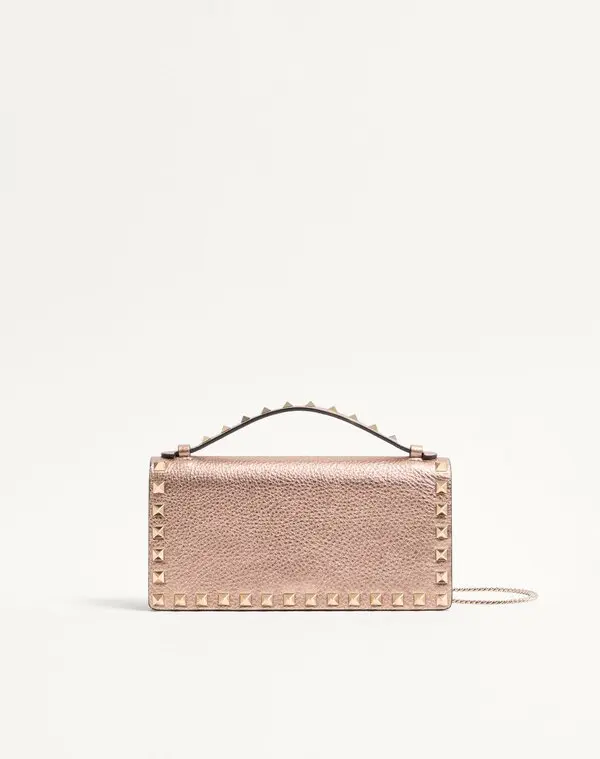Valentino Garavani Rockstud Laminated Grainy Calfskin Wallet With Chain - Rose Cannelle