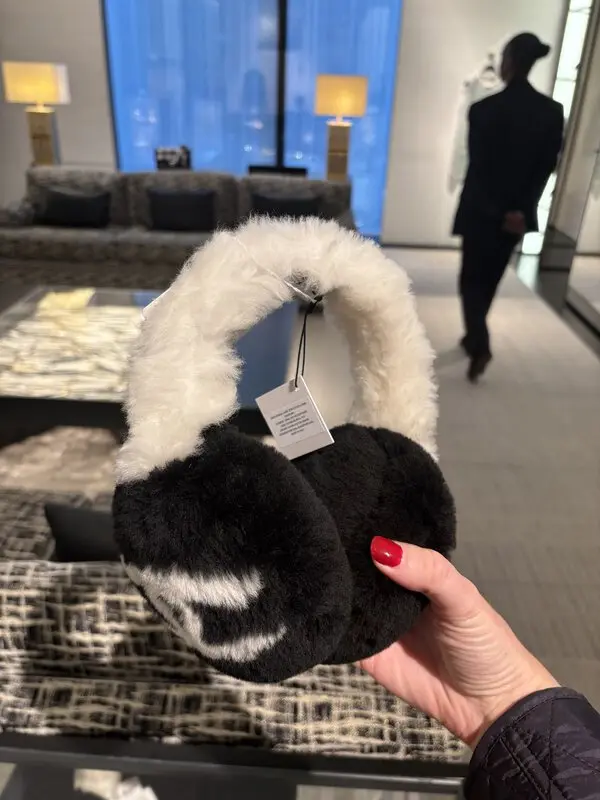 Chanel Shearling White And Black Earmuffs - Black/white