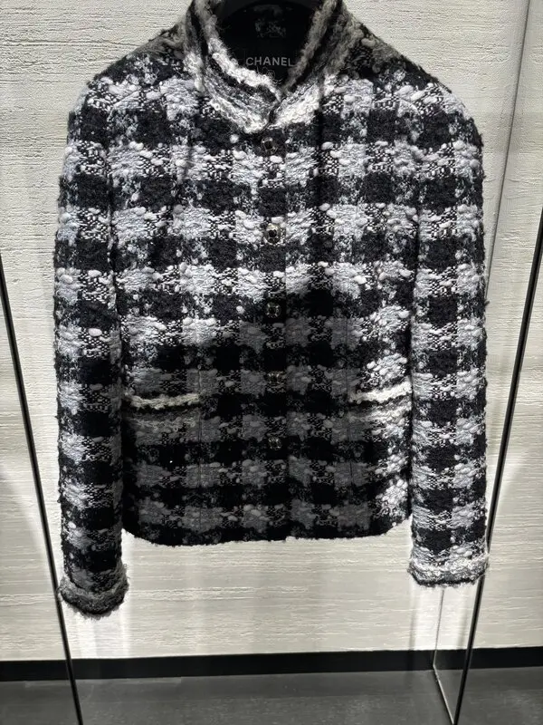 Chanel Black And White Tweed Jacket - Black / White