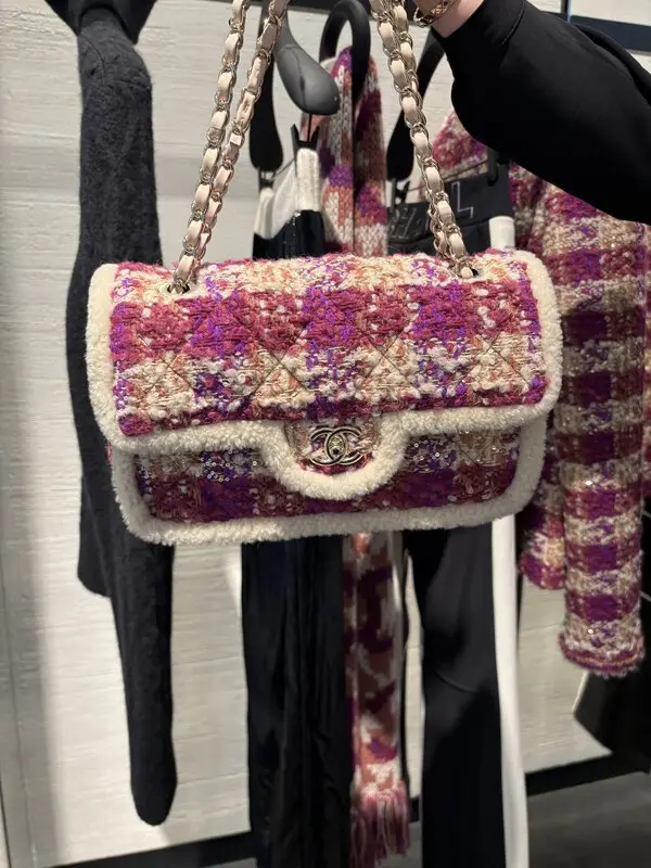 Chanel Maxi Flapbag - Purple