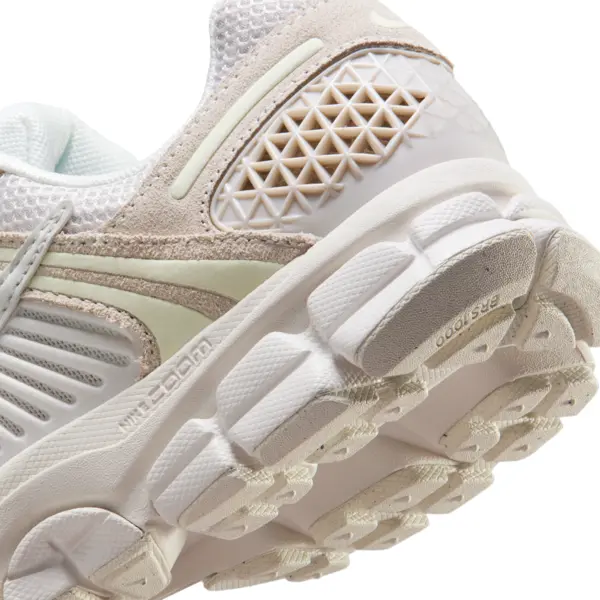 Nike Zoom Vomero Sneakers With Reflective Details - Grey