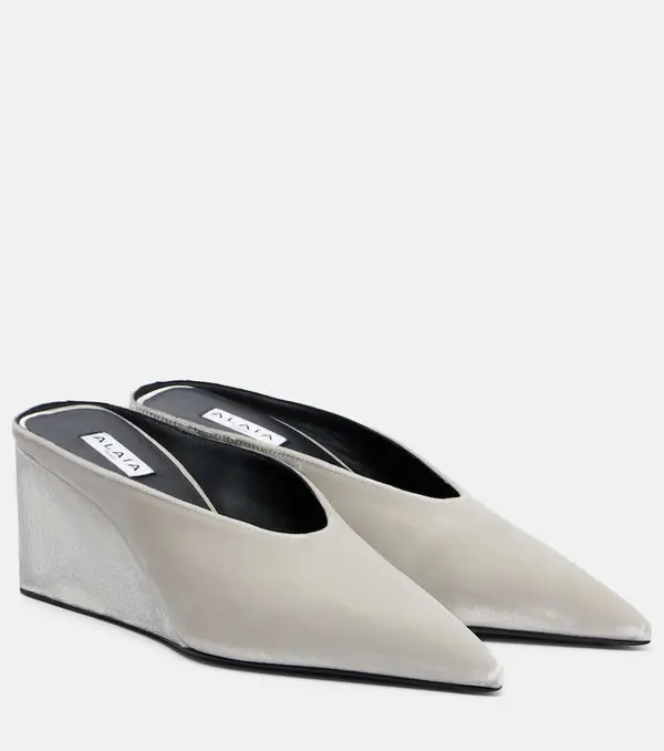 Alaïa Cube 75 Velvet Wedge Pumps - Silver