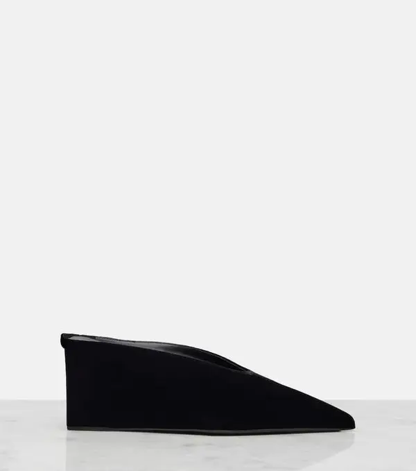 Alaïa Cube 75 Velvet Wedge Pumps