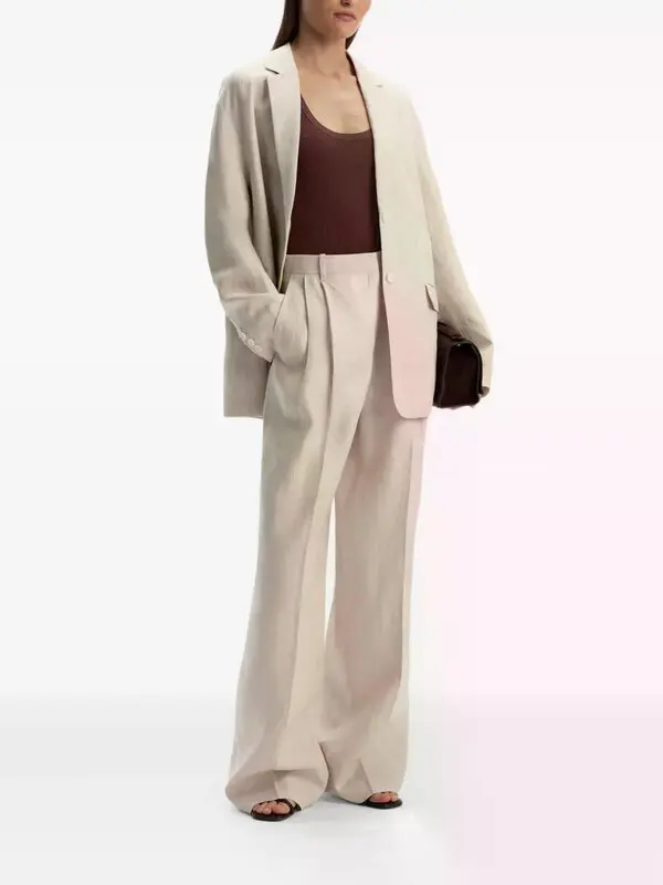 12 STOREEZ Tailored Linen Blazer