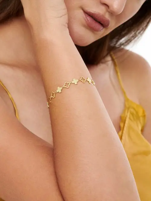 DEVATA Clover Chain Bracelet In Gold Plated Sterling Silver