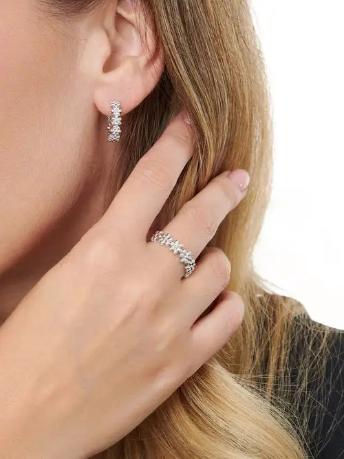 DEVATA Daisy Flower Ring