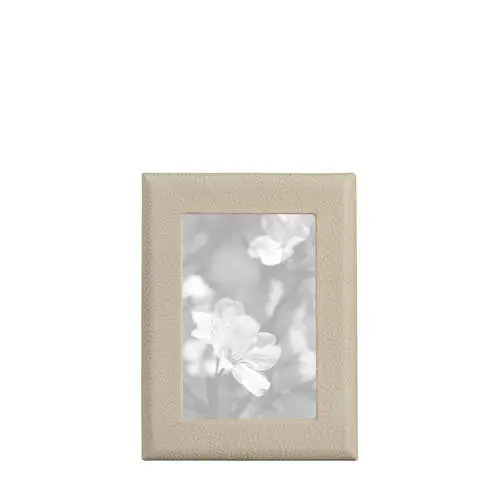 GRAPHIC IMAGE 4" X 6" Studio Frame - Beechwood