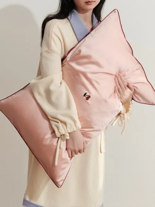 LOST PATTERN Silk Pillowcase - Pink