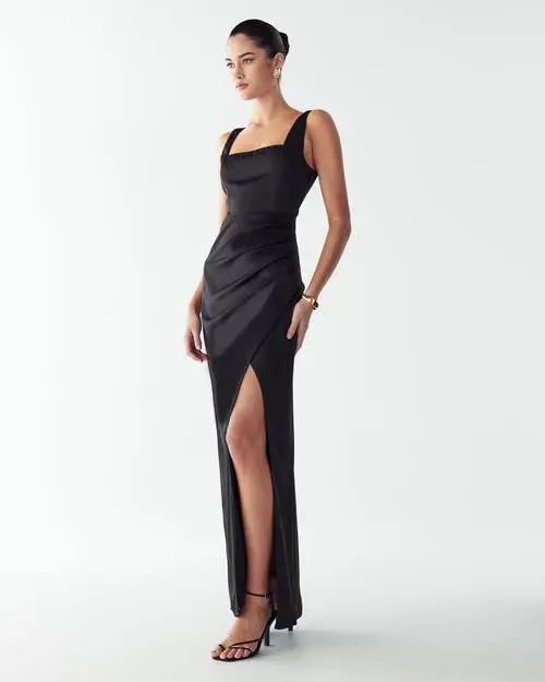 WILLA Detroit Maxi Dress - Black