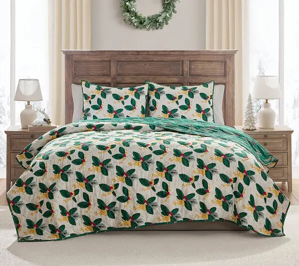 HALLMARK Green Poinsettia 3-pc Holiday Quilt Se T, King - One-color