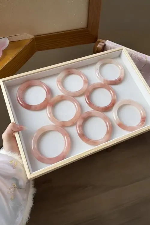 SEREE Peach Blossom Quartzite Bangle