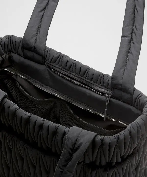 Lululemon Diamond Quilted 14l Tote Bag