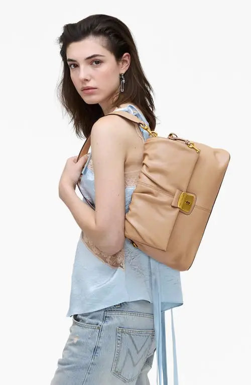 Marc Jacobs The Cristina Messenger Leather Shoulder Bag - Camel