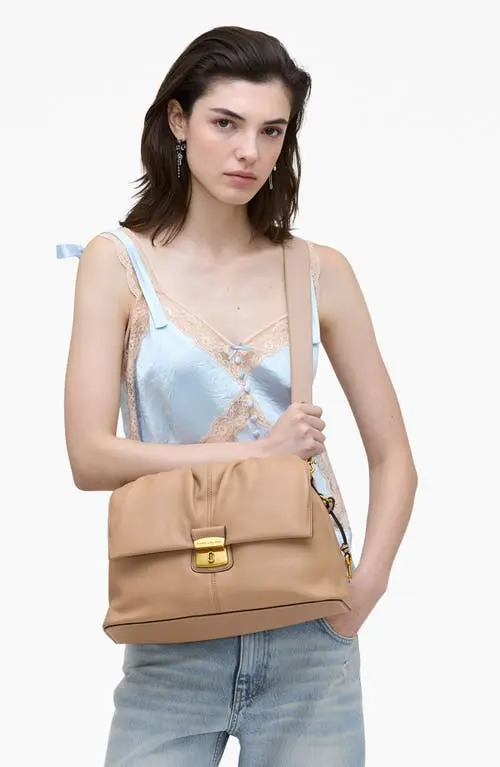 Marc Jacobs The Cristina Messenger Leather Shoulder Bag - Camel