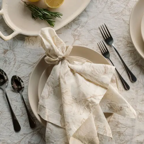 CG HUNTER Blush Lilies Tablecloth