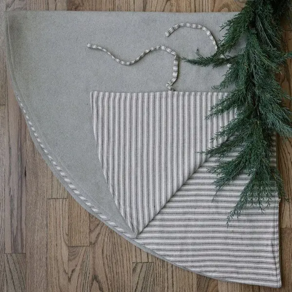 CG HUNTER Ticking Stripe Reversible Tree Skirt