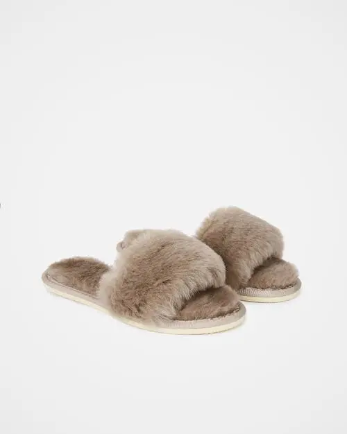 CELTIC & CO. Sherling Slides - Oatmeal