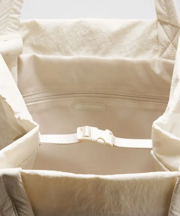 Lululemon On My Level Carryall Tote Bag 27.5l - Light Ivory/gold