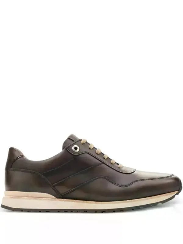 LOTTUSSE Lace-up Flat Sneakers