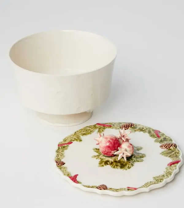 BORDALLO PINHEIRO Earthenware Container