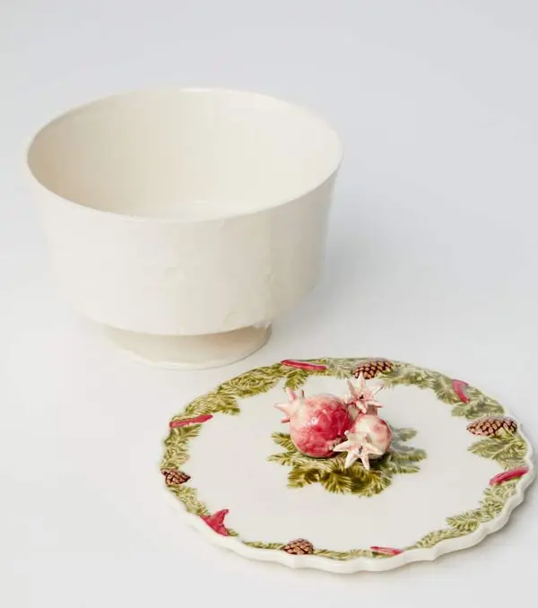 BORDALLO PINHEIRO Earthenware Container