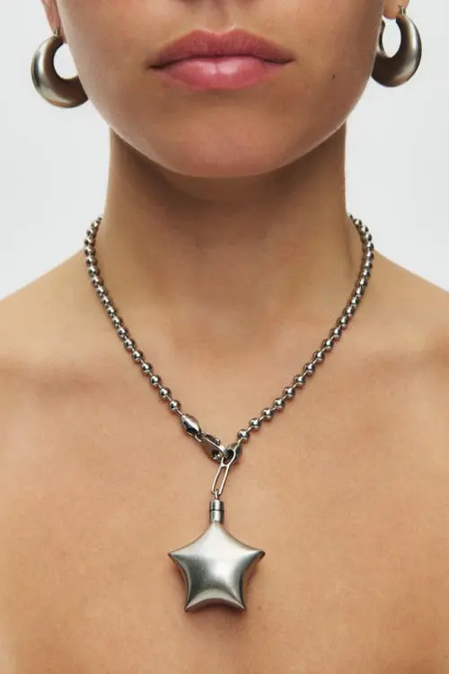67JEWELRY Puffed Star Chain Necklace