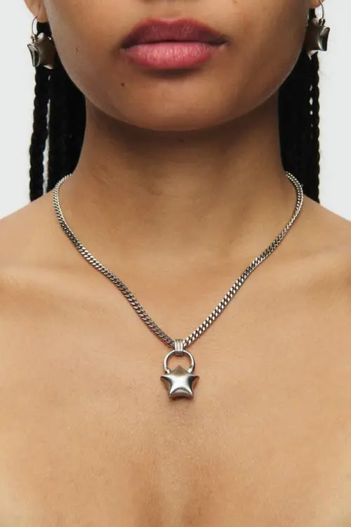 67JEWELRY Mini Puffed Star Necklace