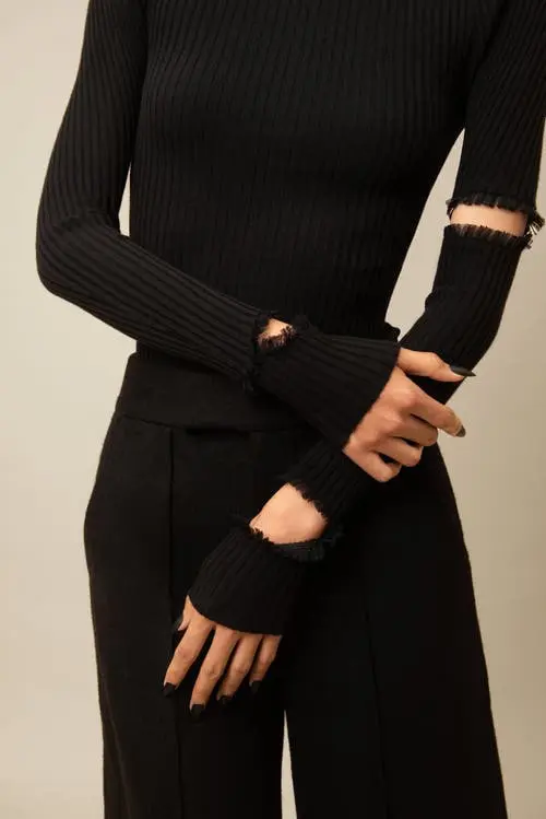CONTESSA MILLS Salem Sleek Fitted Lightweight Knit Sweater